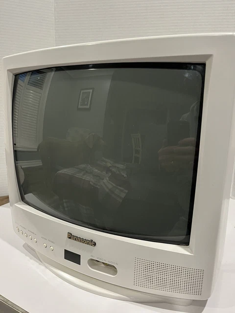 13 INCH WHITE Gaming CRT Vintage Panasonic Coloured TV W/ Remote ...