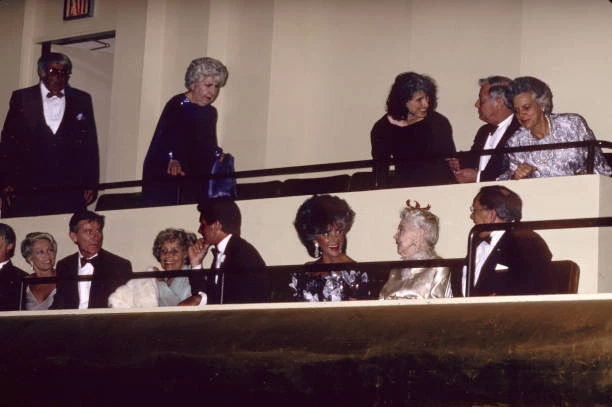 ELIZABETH TAYLOR SARAH Taylor George Hamilton Rody McDowall - 1986 Old ...