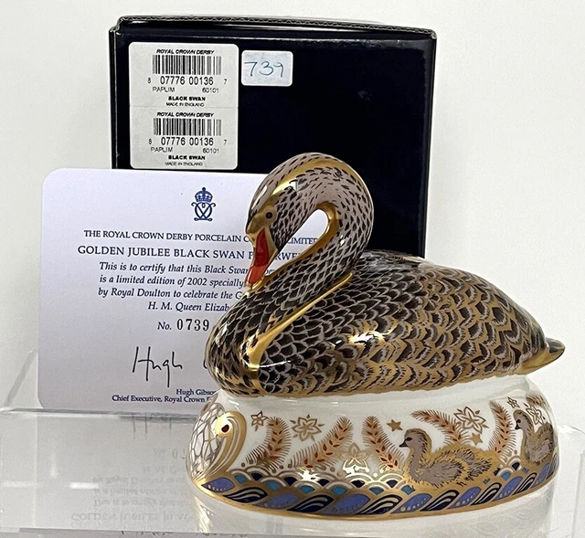 ROYAL CROWN DERBY 'Black Swan' Golden paperweight HM Queen Elizabeth II ...