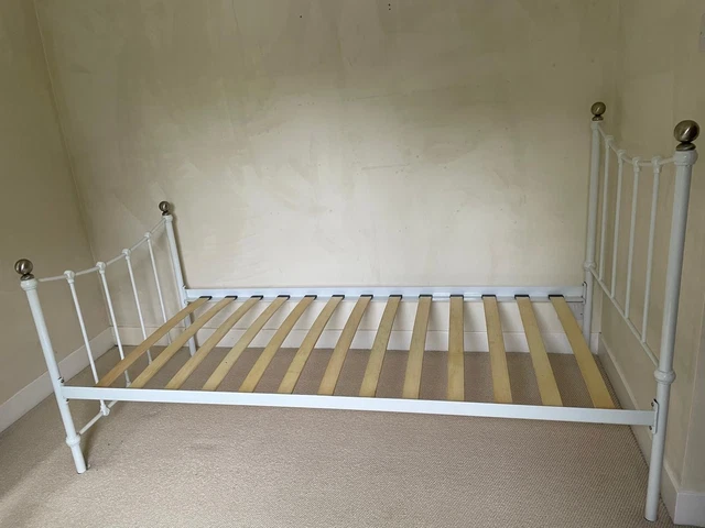 SINGLE IRON/METAL BED Frame in White (with wooden sprung slat system) 6ft x 3ft £40.00 - PicClick UK