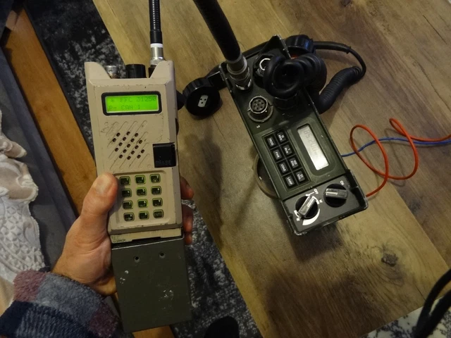 2 X RADIO militari Racal PRM-4700A & Thomson CSF-9100 VHF 30-88 MHz ...