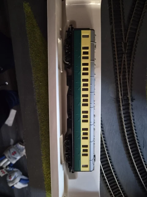 JAMES’ COACHES 00 Gauge Hornby - Thomas The Tank Engine And Friends ...