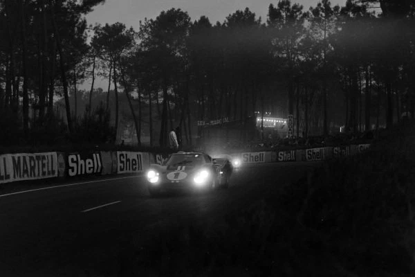 DAN GURNEY & AJ Foyt Shelby American Ford GT40 MkIV Le Mans 1967 Old ...