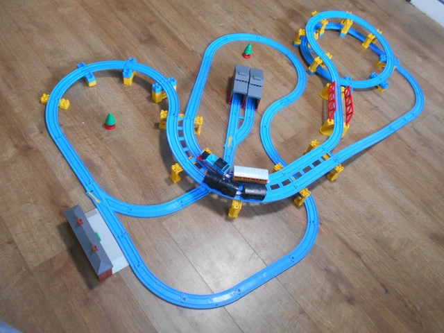TOMY TRACKMASTER THOMAS the tank engine train set with double track and ...