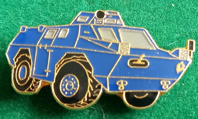 PIN'S EPOXY CRS gendarmerie Police Vehicule blindé Signé BADGE IMPACT ...