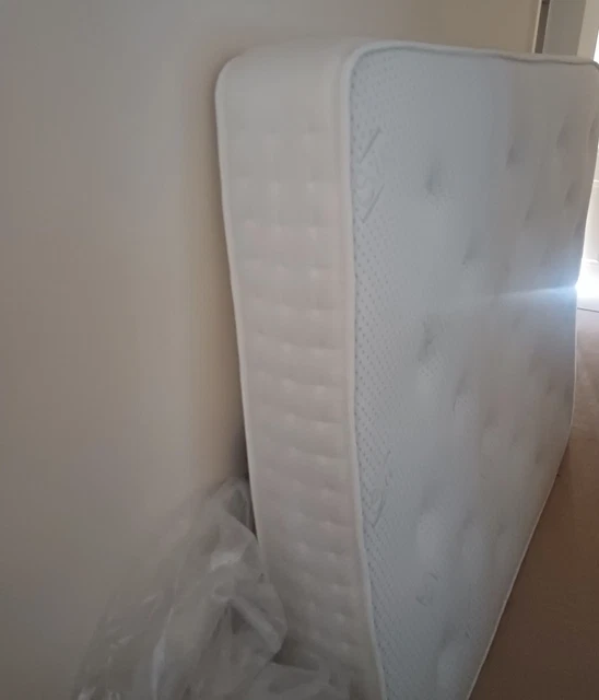 KING SIZE 5FT 203cm x 155cm x 26cm Bed Mattress Only 6 Months Old Only ...