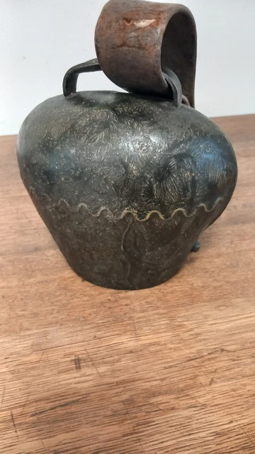 ANCIENNE GROSSE CLOCHE a vache en laiton EUR 25,00 - PicClick FR