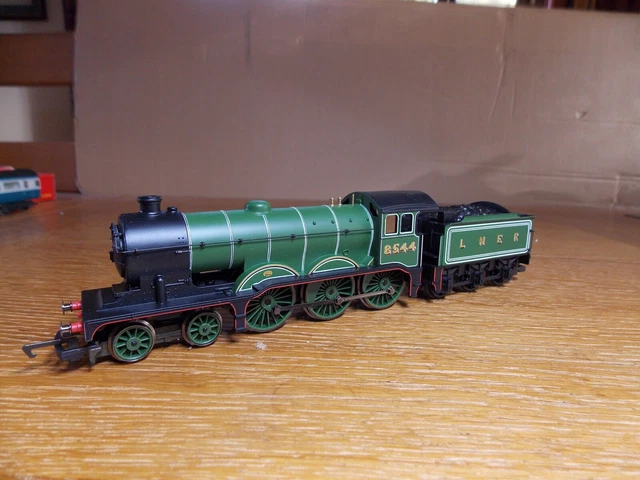 HORNBY R1032 LNER B12 CLASS 4-6-0 LOCO No 8544 in LNER Green Livery. OO ...