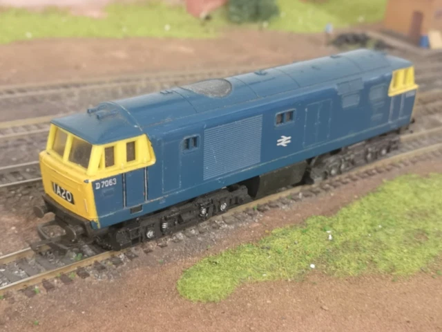 TRI-ANG/HORNBY R.758 CLASS 35 Hymek BR Blue Livery No.D7063 Unboxed £35 ...