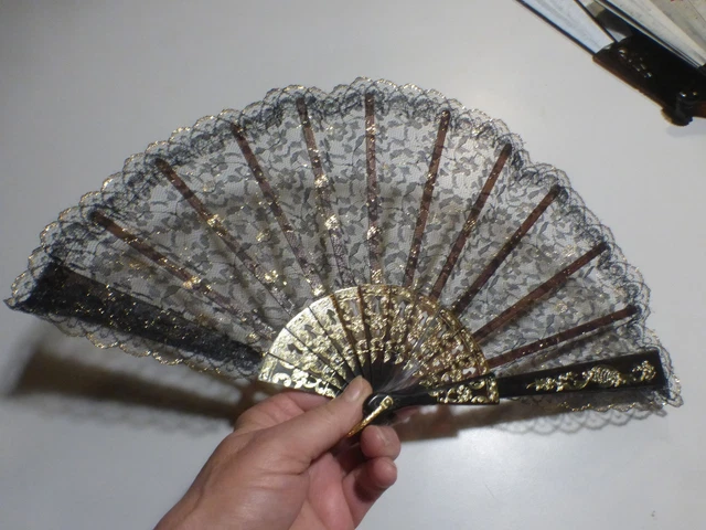 LOT DE 3 EVENTAILSdifférents très bon état 23 € EUR 23,00 - PicClick FR