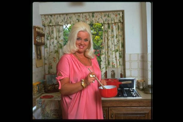 ACTRESS DIANA DORS photographed at home by a swimming pool 1983 Old ...