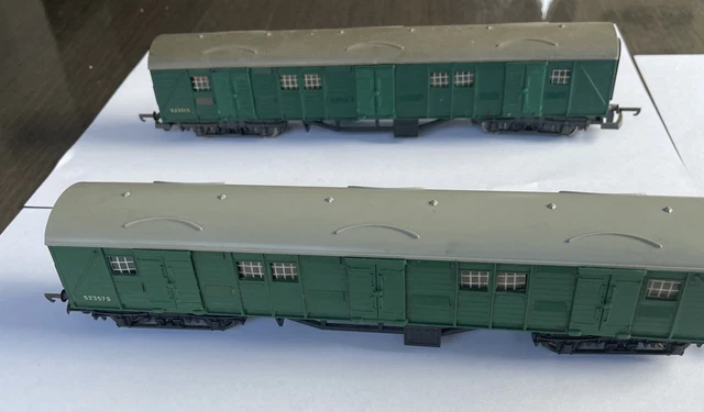 TWO TRIANG OO GAUGE BR BOGIE UTILITY/LUGGAGE VAN S2355S AND S2357S ...