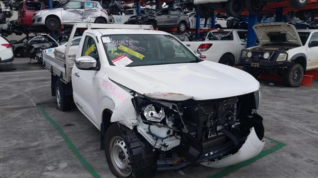 NISSAN NAVARA NP300 Engine Bay Fuse Box $115.00 - PicClick AU