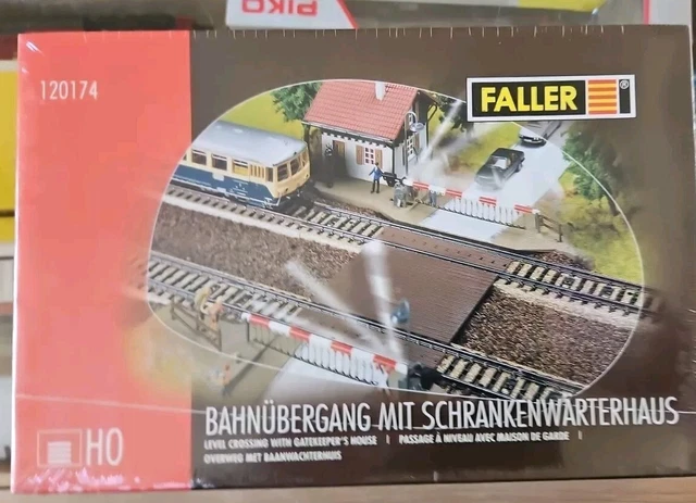 FALLER SPUR H0 Bahnübergang mit Schrankenwärterhaus (120174) EUR 60,00 - PicClick DE