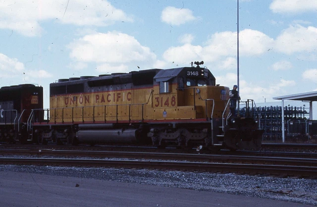 DUPLICATE TRAIN SLIDE Union Pacific SD-40 #3148 04/06/2002 Moraine Ohio ...