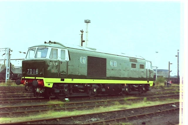 35MM RAILWAY COLOUR Negative Hymek D7018 at Bescot £1.95 - PicClick UK