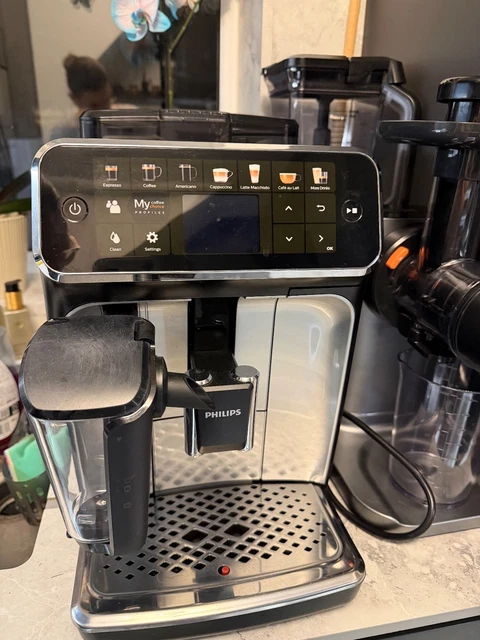PHILIPS 5400 SERIES LatteGo Bean to Cup Coffee Machine – Fully ...