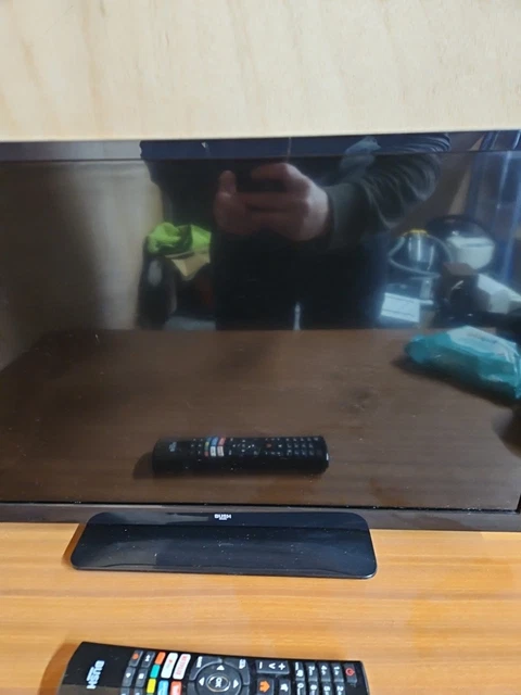 BUSH 24 INCH ELED24HDSDVDA Smart LED TV/DVD Combi With Remote £89.99 ...