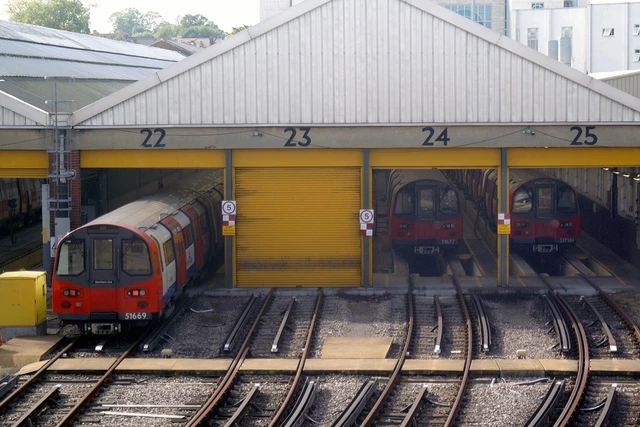 LONDON UNDERGROUND NORTHERN line Morden depot 2008 Rail Photo £2.70 ...