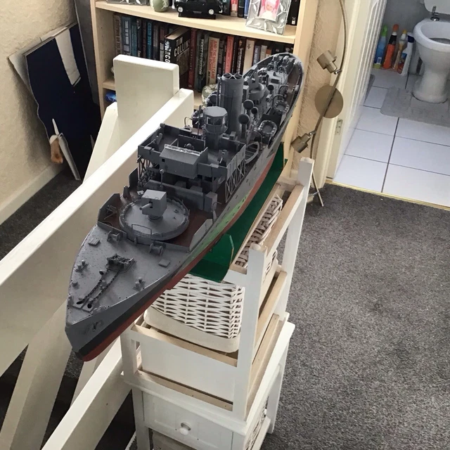 VINTAGE &BATTLE SHIP& R/C Model Boat ( Restoration Project ) £45.00 ...