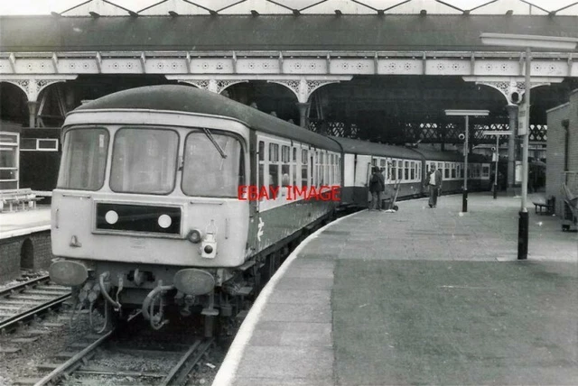 PHOTO CLASS 124 5-Car Dmu At Manchester (Victoria) No Se51960 (124/1 ...