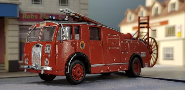DENNIS F SERIES F12 Fire Tender Suffolk Brigade Engine Model 1:76 OO 1: ...