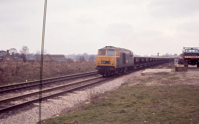 ORIGINAL SLIDE . BR DH Class 35 HYMEK Diesel Loco D7067 . Wootton ...