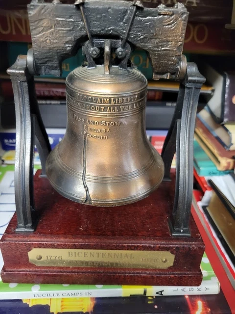 VINTAGE 70S LIBERTY Bell Cast Iron Brass Souvenir Figurine Colonial ...