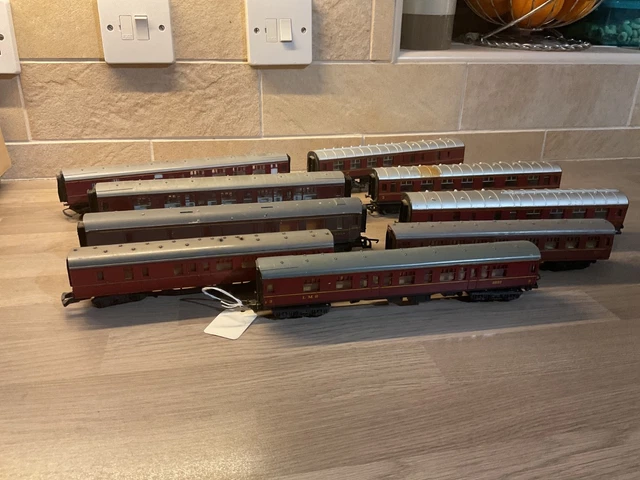 MODEL RAILWAYS OO Gauge Nine Maroon Coaches Unboxed £8.65 - PicClick UK