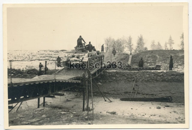 FOTO PANZER IV der Wehrmacht auf Kriegsbrücke über die Lama in Russland ...