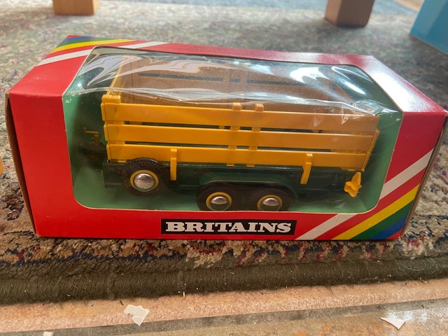 BRITAINS.1:32.FARM.4 WHEEL LIVESTOCK Trailer, Animal Transporter ...