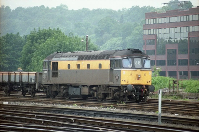 BRITISH RAIL CLASS 33 33208 22.6.92 35mm Colour Negative RN436 £2.99 ...