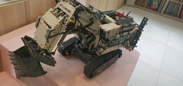 LEGO TECHNIC LIEBHERR R 9800 Excavator Set 4108 Pieces (42100) £220.00 ...