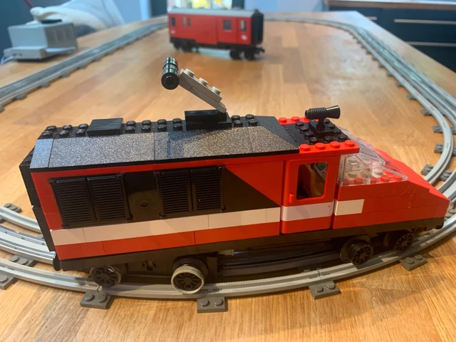 LEGO TRAIN 12V: Express Passenger Train Set 7745 Engine Only & MOC ...
