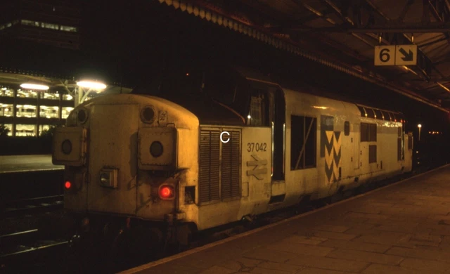 35MM SLIDE BRITISH Railway Br Diesel Class 37 - 37042 At Reading 23/07 ...