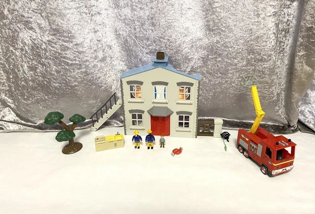 FIREMAN SAM BURNING Fire Station Building Fire Engine Figures Playset ...
