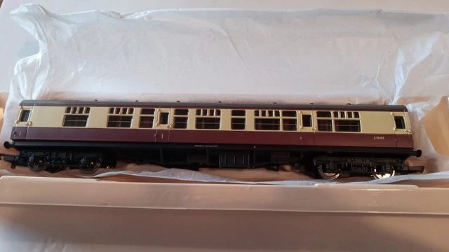 HORNBY OO GAUGE R4206B - BR Mk1 Composite Coach (Eastern Region) E15282 ...