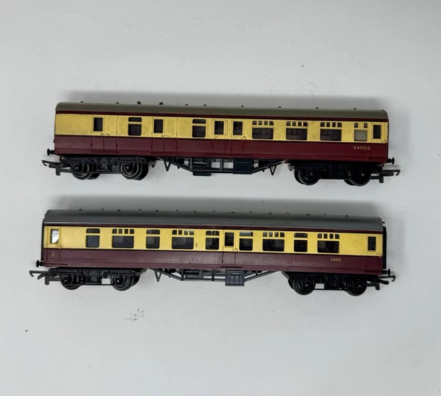 TRIANG R28 AND R29 Custard And Cream Coaches. VG Unboxed Condition £12. ...