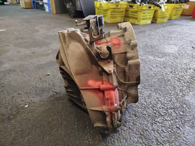 MERCEDES A-CLASS A200 SPORT W176 12-15 6-Speed Manual Gearbox 711.642 £ ...