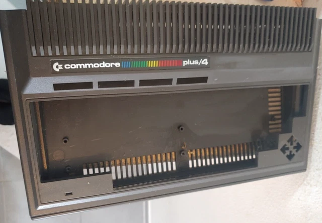 ALLOGGIAMENTO COMMODORE PLUS/4 (87551) (con viti) classico 8 bit .264 EUR 29,99 - PicClick IT