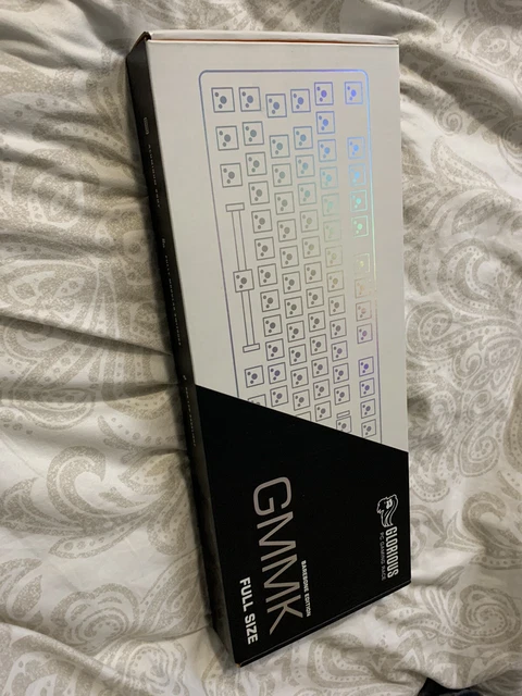 GLORIOUS GMMK FULL-SIZE Tastatur Barebones ISO Layout (GMMK-RGB-ISO) UK ...