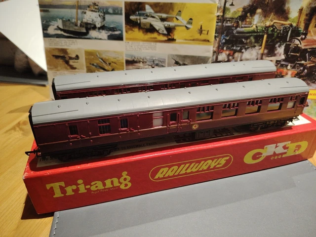 TRIANG CKD R.383 Pair Assembled Brake 2nd Coaches Maroon Livery, Boxed ...