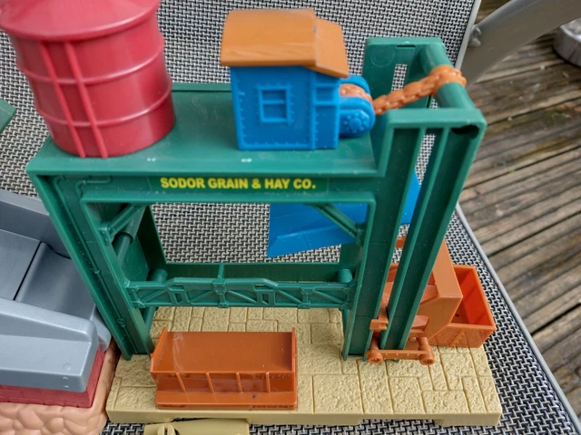 TOMY THOMAS THE Tank Engine Bundle Buildings Track , sodor £15.00 ...