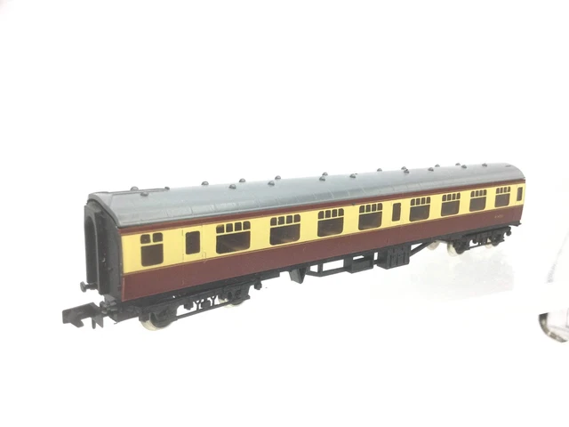 GRAHAM FARISH 0686 N Gauge BR Mar/Crm Mk1 Composite Coach W24753 £15.00 ...