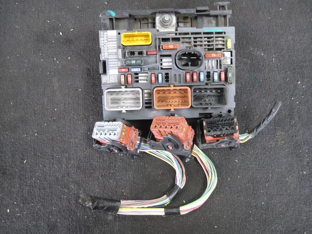 CITROEN BERLINGO PEUGEOT Partner Engine Bay Fuse Box 9664706080 R03 £90 ...