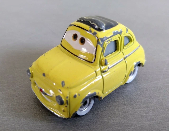 VOITURE DISNEY CARS LUIGI Fan de Ferrari Métal 1/55eme AMI FLASH ...