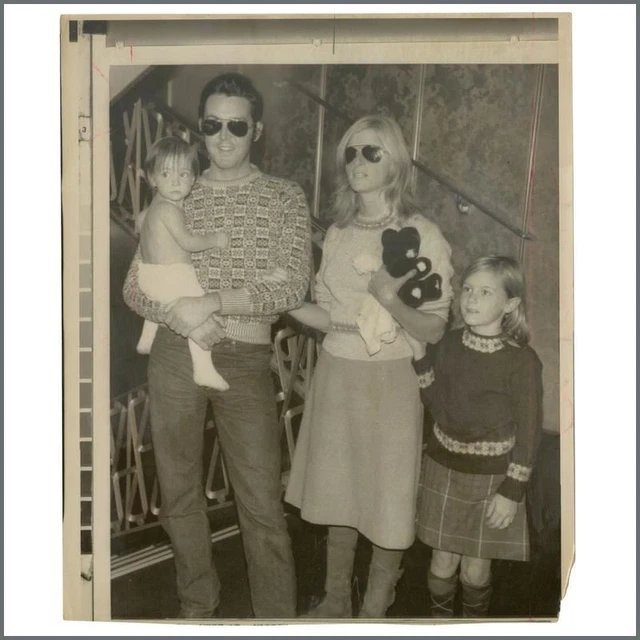 PAUL MCCARTNEY & Linda McCartney JFK Airport New York 1970 Press Photo ...