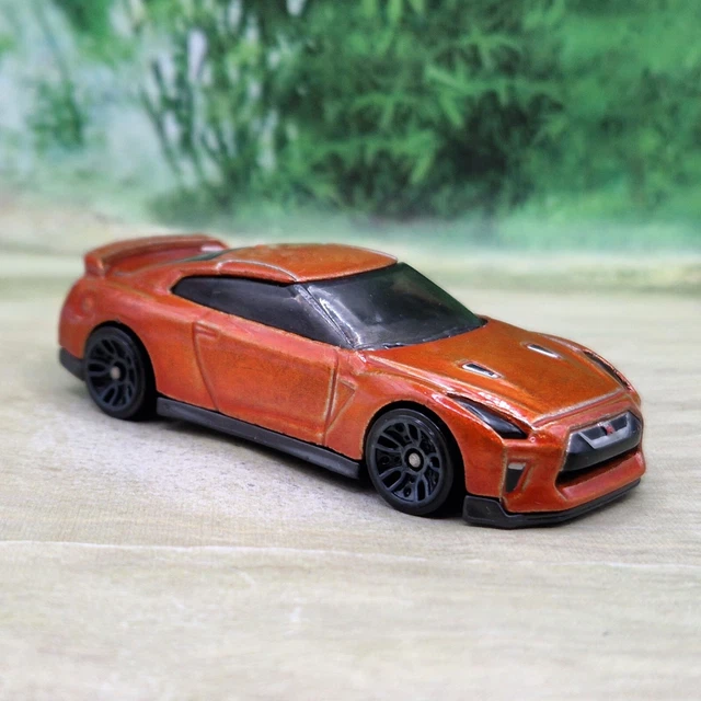 HOT WHEELS '17 Nissan Skyline GT-R R35 Diecast Model 1:64 (28) Ex ...