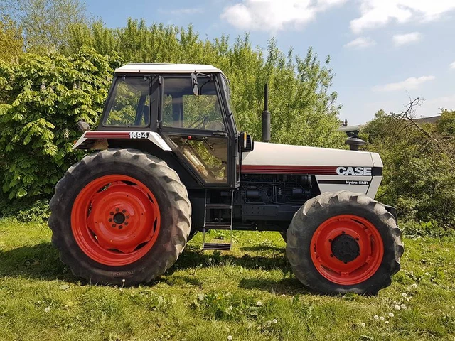 DAVID BROWN CASE 1694 tractor 4wd delivery available good tractor £ ...