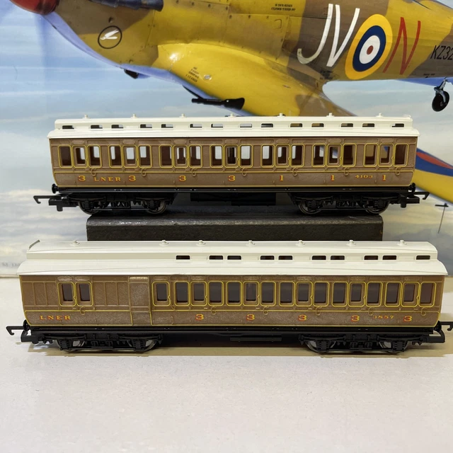 HORNBY LNER TWO Clerestory Coaches For B12 & J83 Unused And Mint $47.66 ...